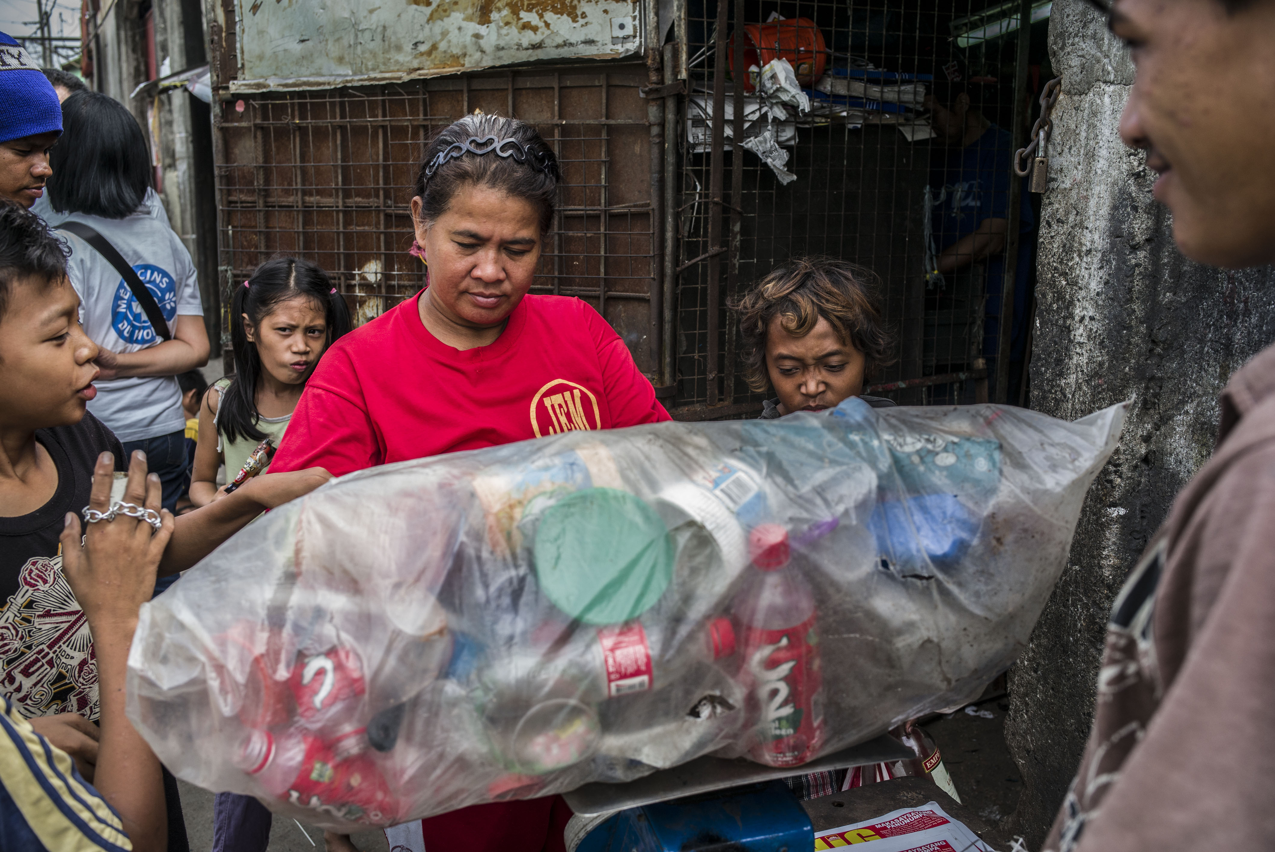 Protect recyclers from Manila - The Veolia Foundation