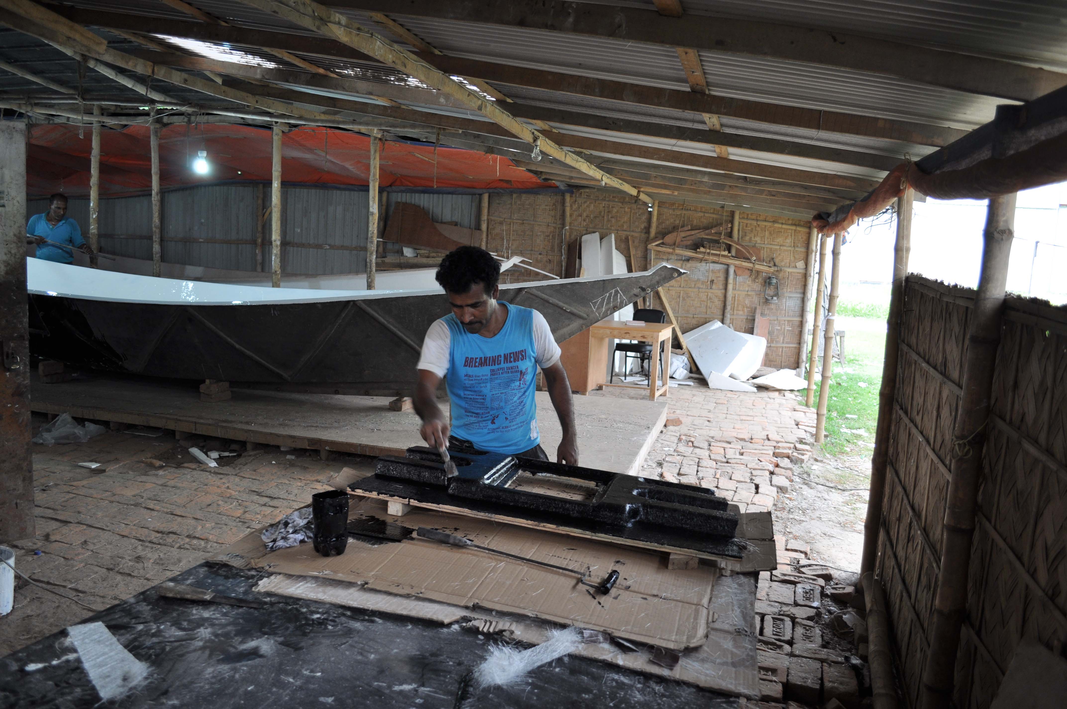 Building a boat made of jute composite with Watever